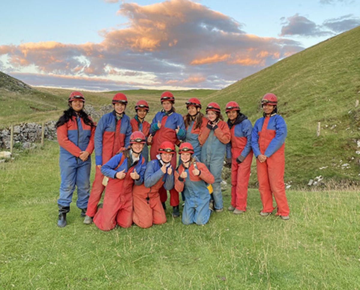 Edale - A Year bonding adventure | News | Bedford Girls' School